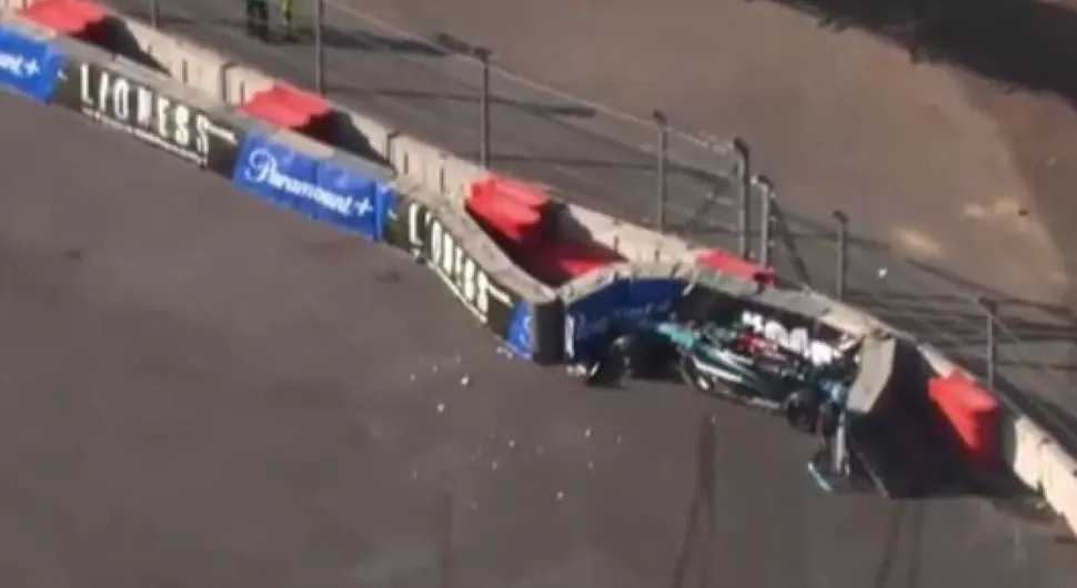 Jezive scene u Formuli 1: Rasel izletio sa staze, pa se zakucao u ...